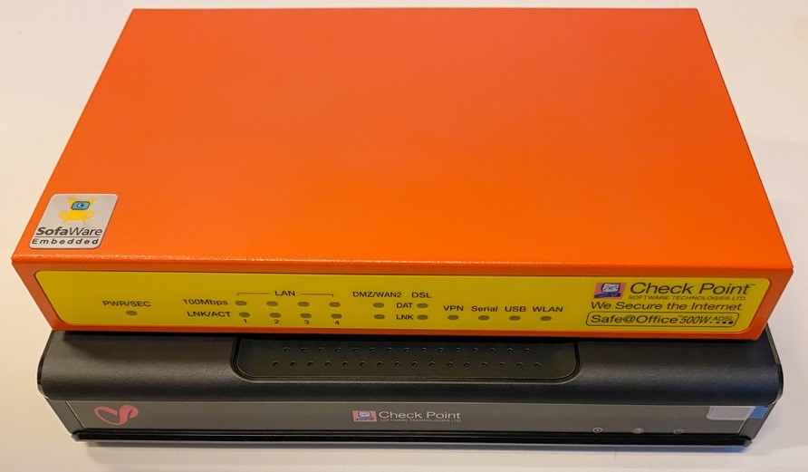 Rozpakowujemy Urządzenie Check Point 1550 — CheckPoint